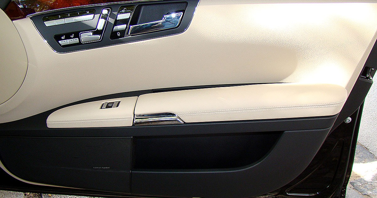 Noble interior for your Mercedes Benz W221