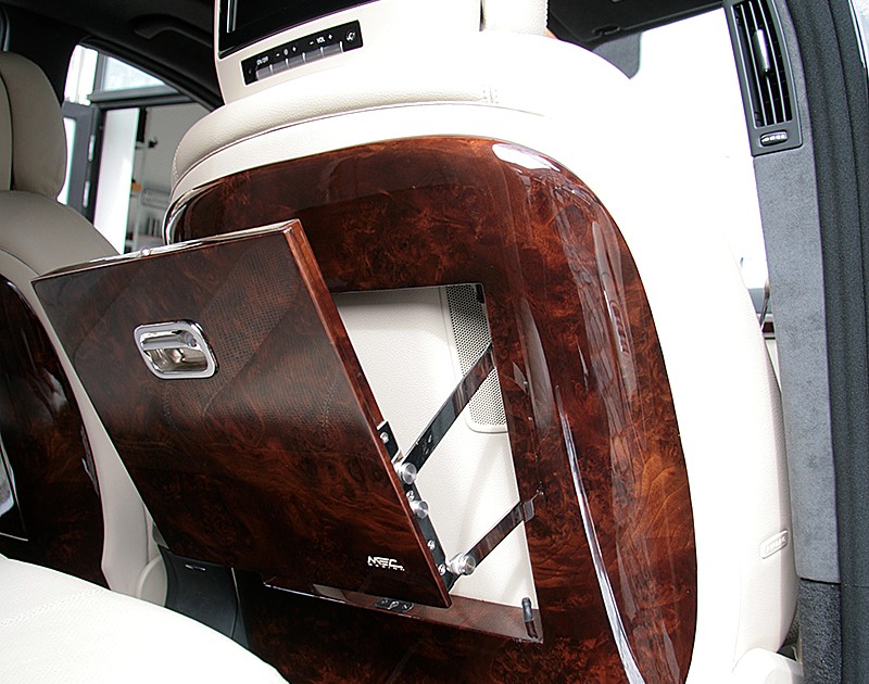 Noble interior for your Mercedes Benz W221