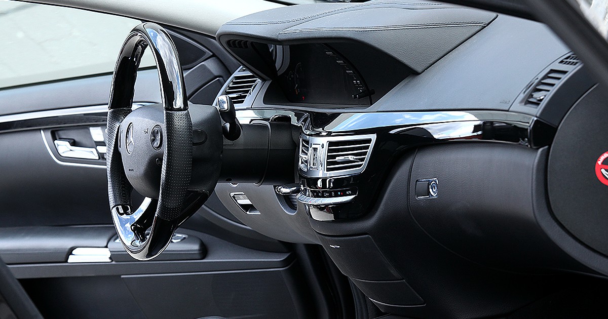 Noble interior for your Mercedes Benz W221
