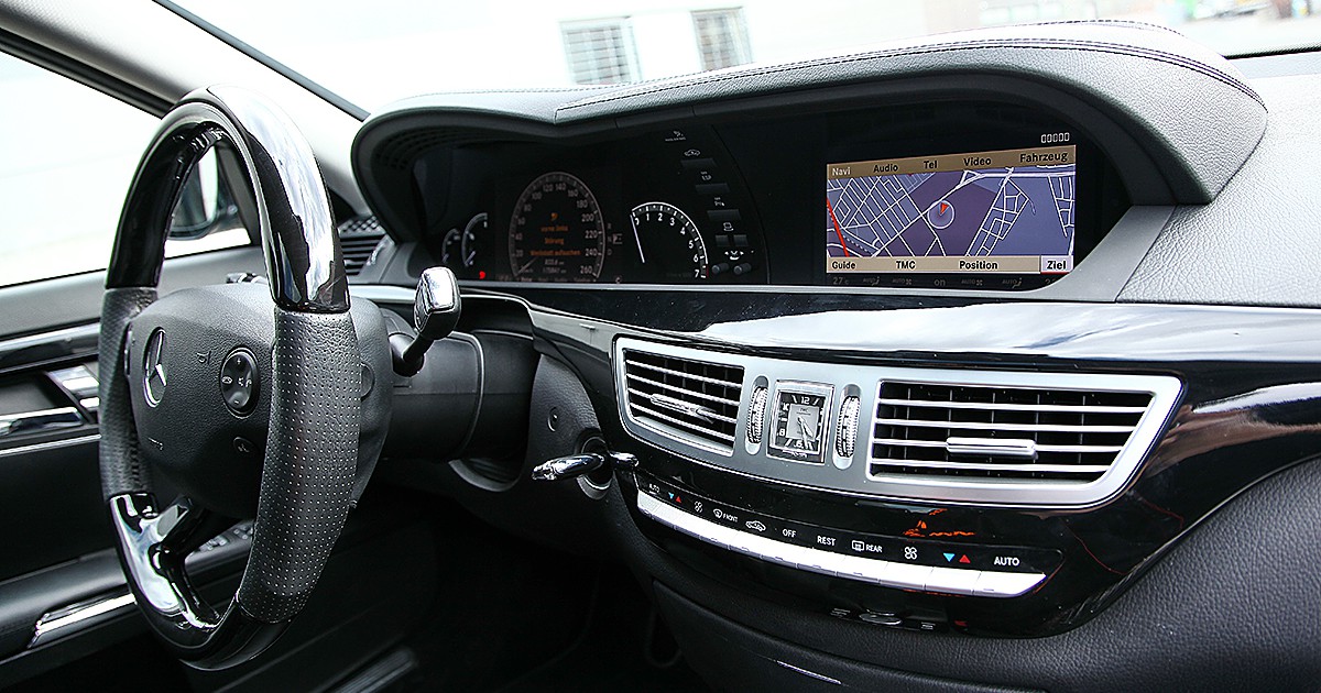 Noble interior for your Mercedes Benz W221
